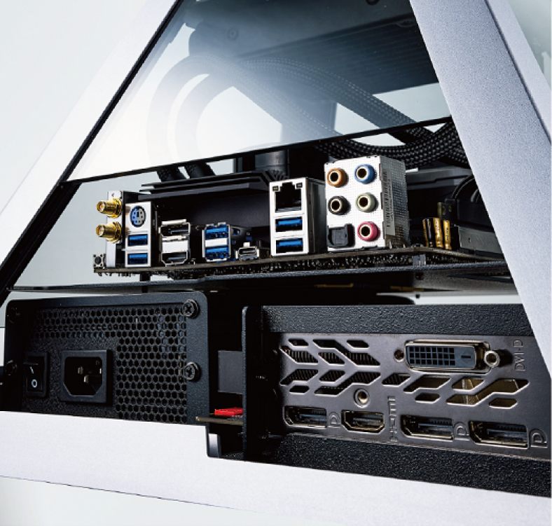 Azza Pyramid Mini 806, un chasis al estilo de los grandes faraones