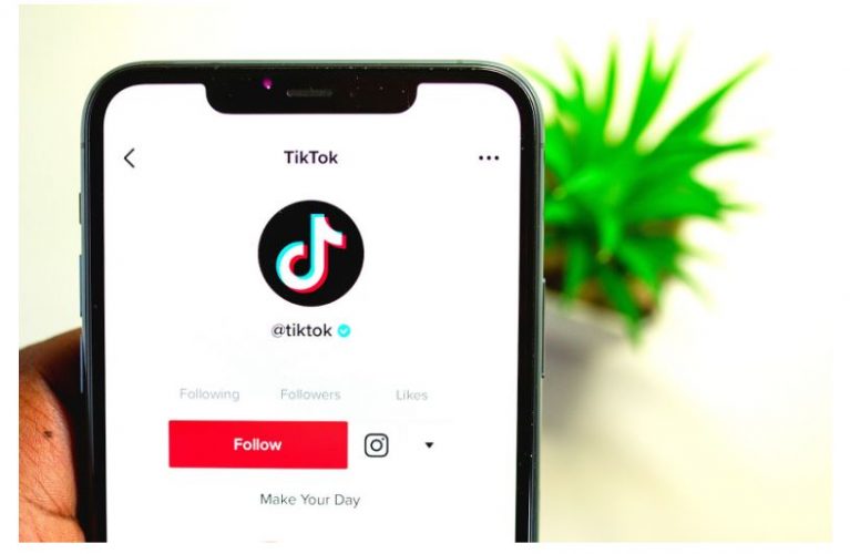 ¿Cómo comprar seguidores en Tik Tok? [5 Mejores Sitios]