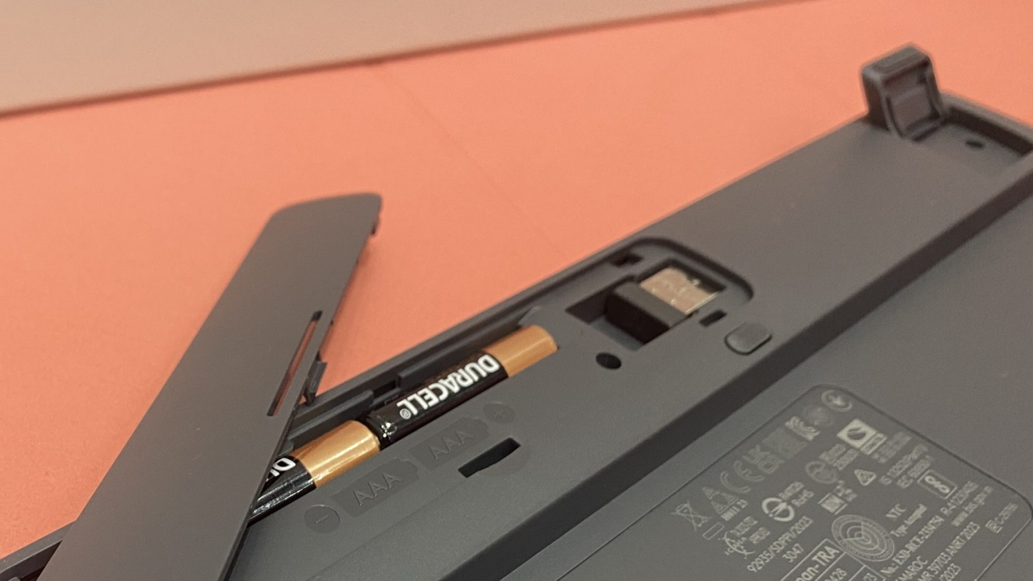 Logitech Signature Slim K950, teclado cómodo para productividad